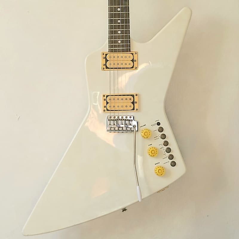 Cort Effector Explorer White Built-in Effects | Reverb