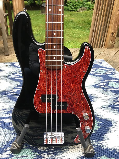 Squier P-Bass Affinity Series Black with Tortoise Shell | Reverb