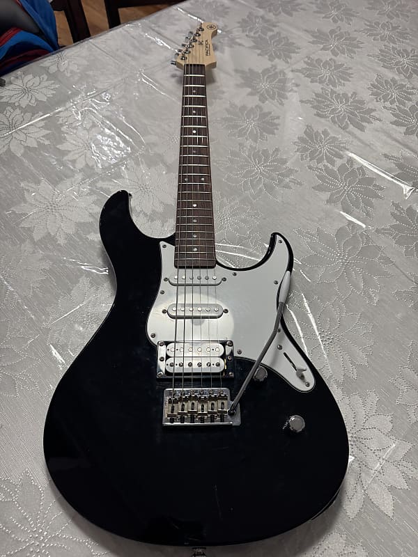 Yamaha PAC112V-BL Pacifica HSS with Rosewood Fretboard 2010 - | Reverb