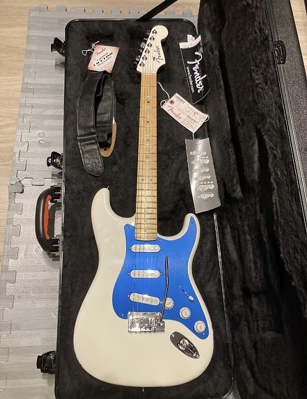 Fender American Deluxe Stratocaster Prototype? 2013 Snow | Reverb