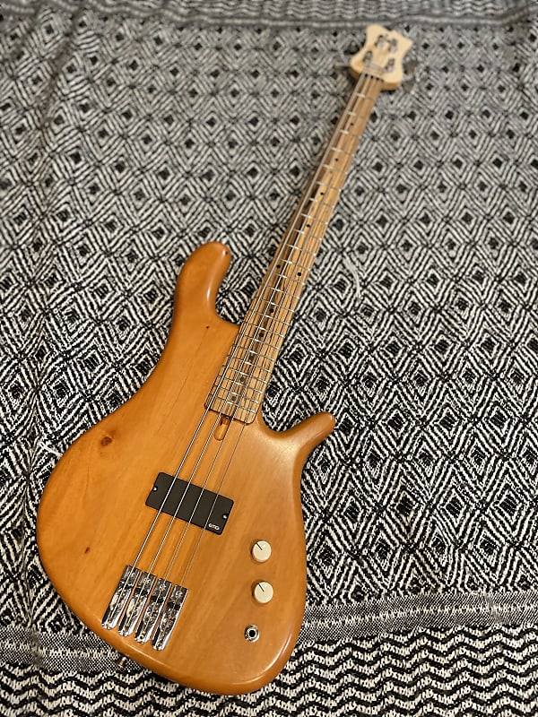 Walter Bass Co. R32 EMG 32" Scale Bass Guitar | Reverb