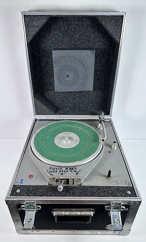Russco Cue-Master Turntable w/ Hard Case | Reverb Canada