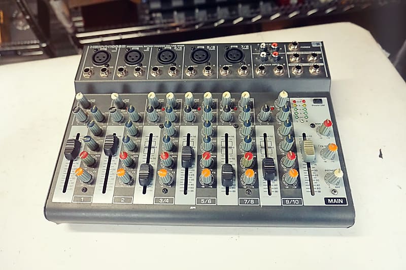 Behringer Xenyx 1002B 10-Input Battery Powered | Reverb España