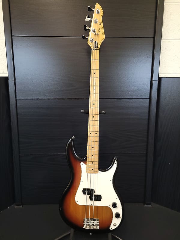 Peavey Fury USA 4 String Bass with Case 1987 | Reverb