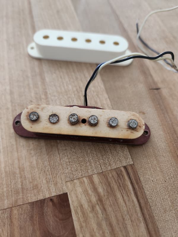 Fender Strat RARE red Bobbin 1982 | Reverb