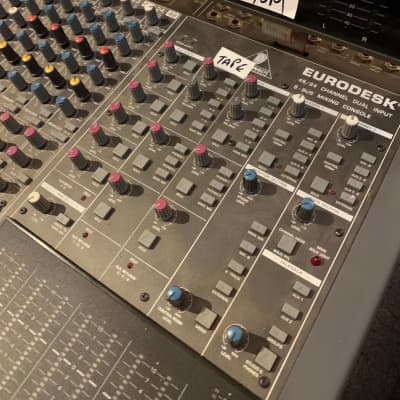 Behringer EuroDesk MX8000 with Visualizer | Reverb