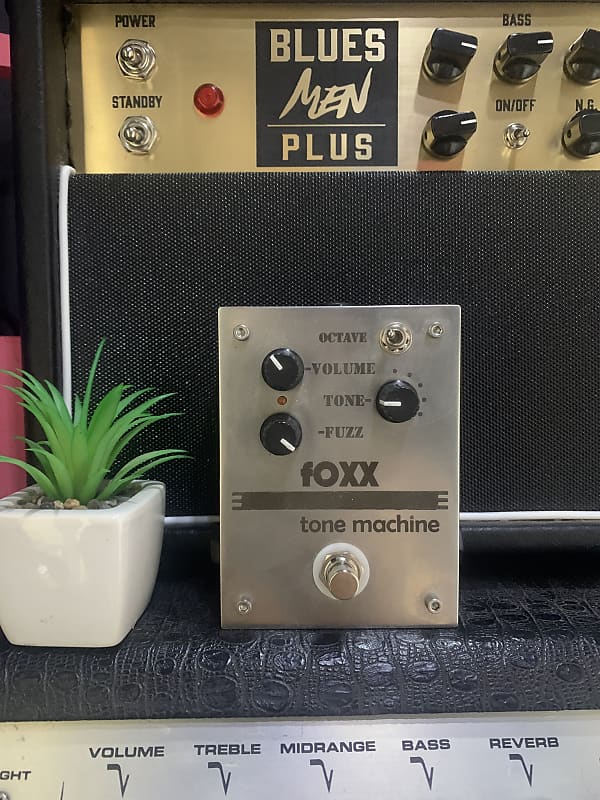 Oldmusic Foxx Tone Machine Fuzz in Wenge wood body octave up | Reverb