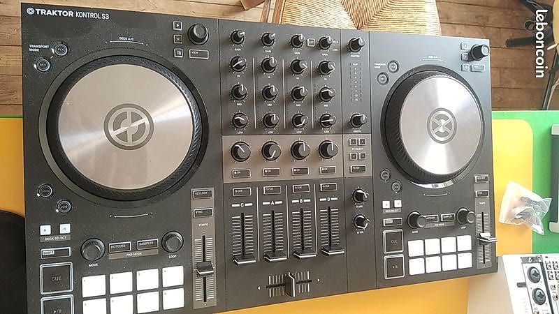 Native Instruments Traktor Kontrol S3 2021 Noir | Reverb