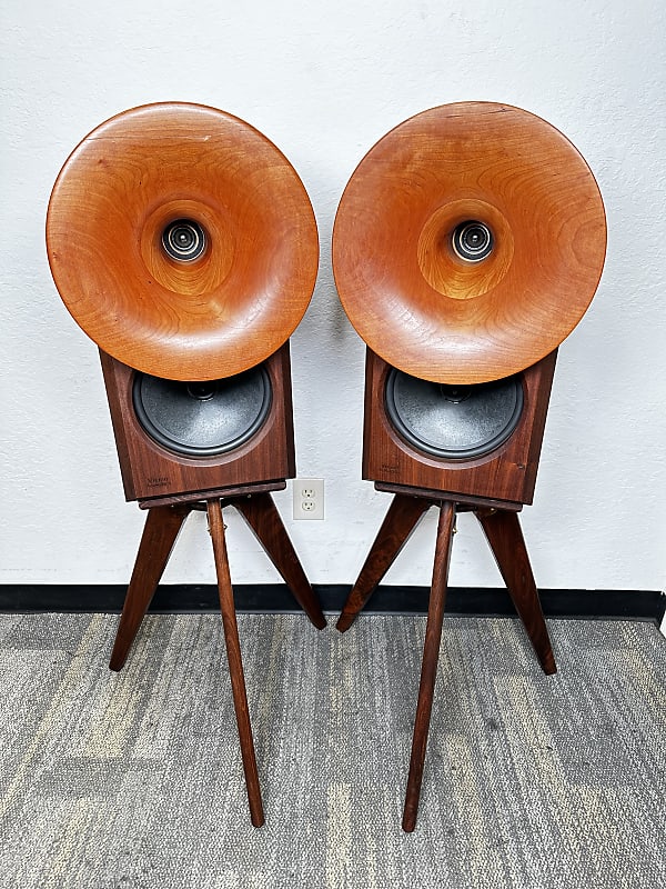Viking Acoustics Berlin R Speaker Pair | Reverb