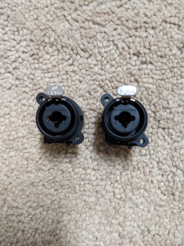 2 Neutrik NCJ6FI-S Combo 3-Pin XLR / 1/4 2 Neutrik NCJ6FI-S Combo 3-Pin XLR / 1/4