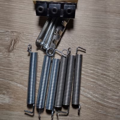 Floyd Rose 32 mm Sustain Block, mounting screws and R2 | Reverb