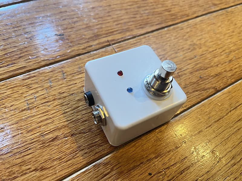 Micro AB switch with Dual LEDs 2023 - White | Reverb