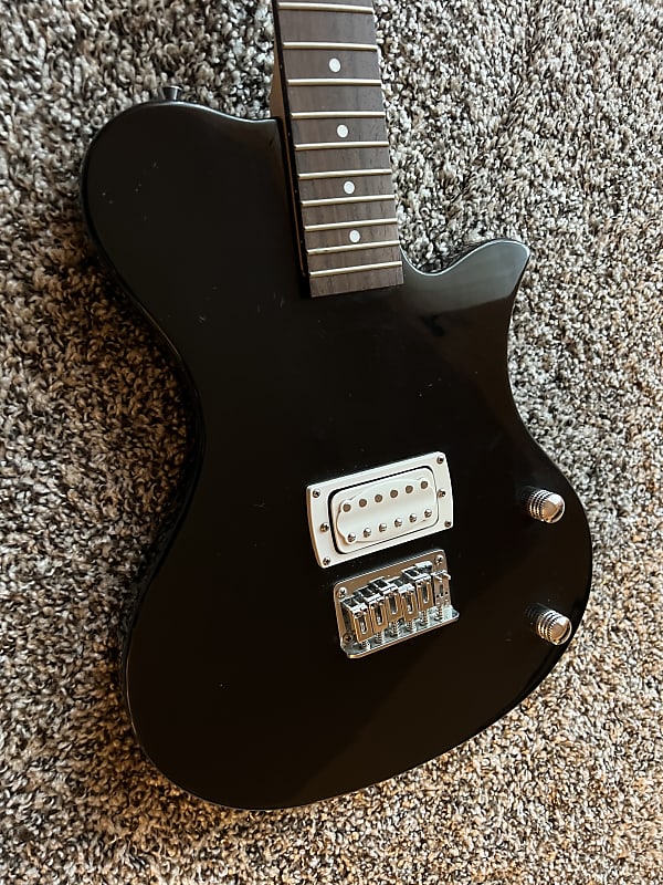 First Act ME537 gloss black | Reverb