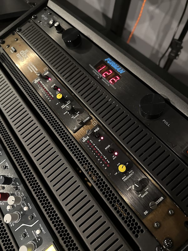 DBX FS900 Rack with 2 902 De-Essers (Vintage) - Black | Reverb