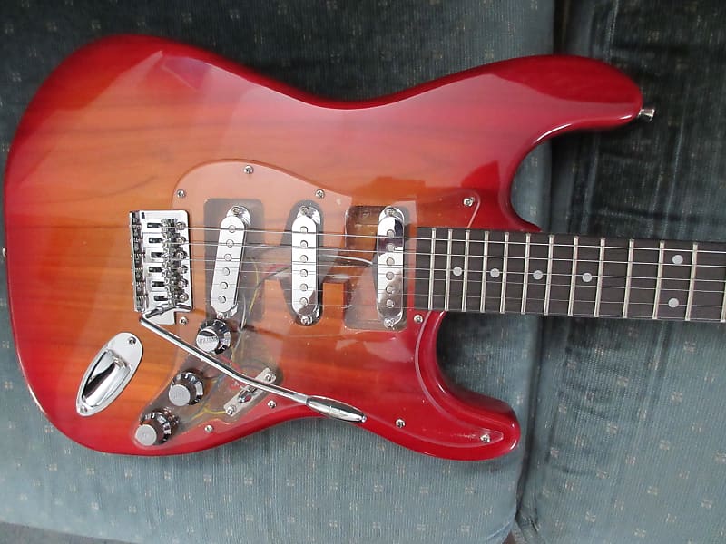 ~Cashner~ StratoCaster-Style w/Clear Pickguard(Check out the | Reverb
