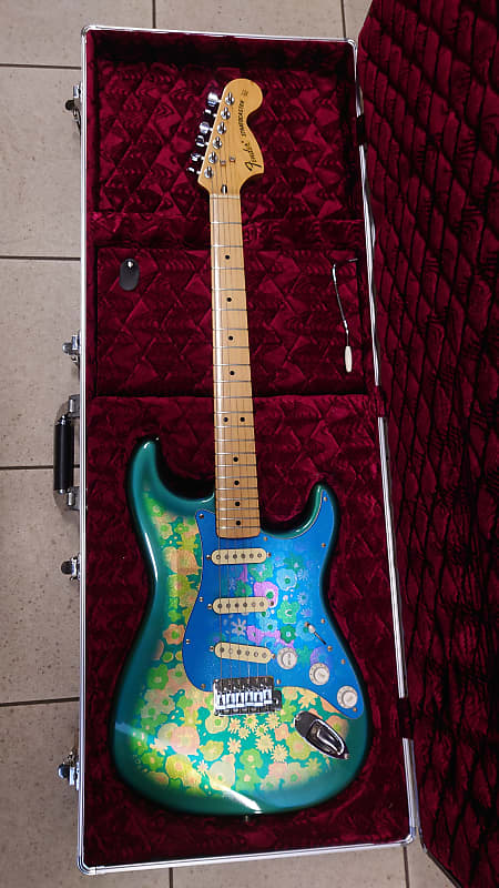 Fender Stratocaster 1984-1987 - Blue Flower Floral MIJ | Reverb UK