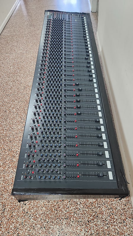 Soundtech S832 Panoramic Live Console Mixer 32-Channel S-832 | Reverb