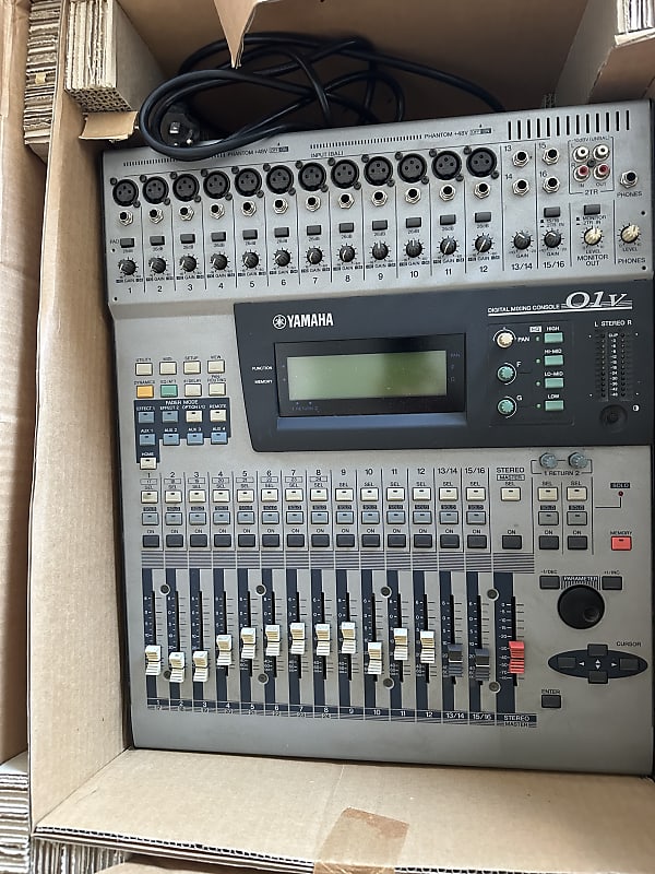 Yamaha 01V Silver | Reverb