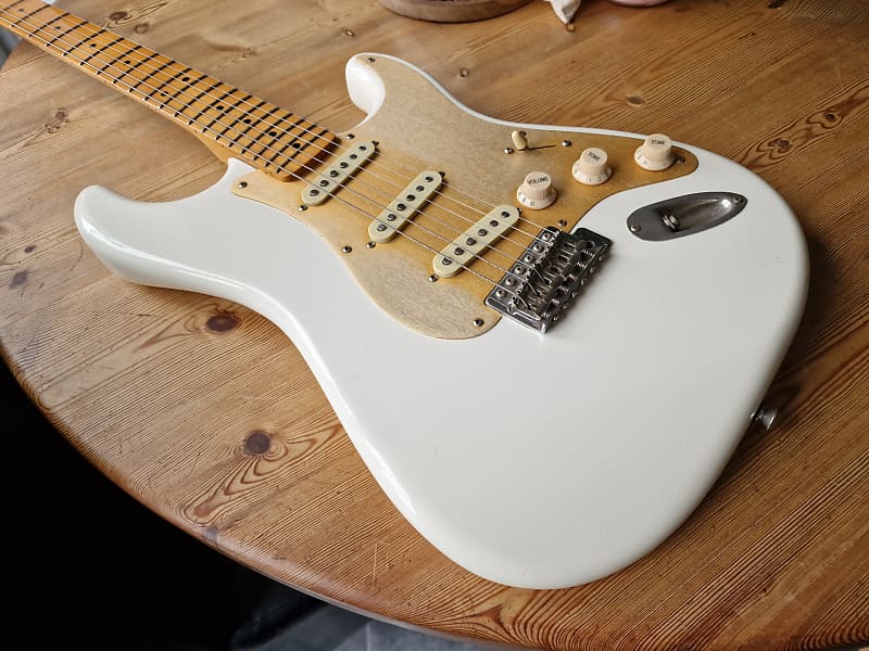 Squier Classic Vibe Stratocaster '50s (Olympic White) Gold | Reverb