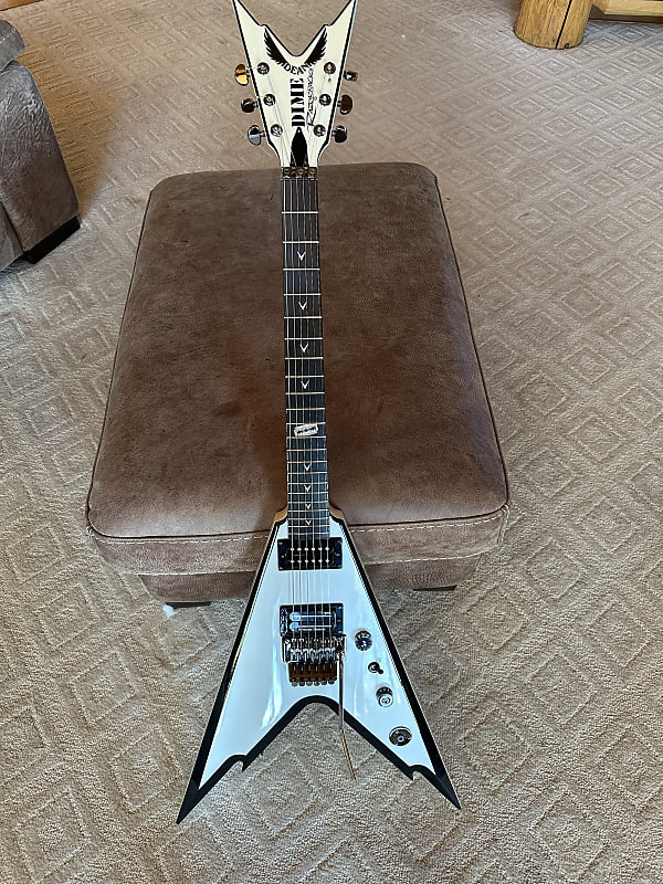 Dean Razorback V 2007 Pearl white W/ Black bevels | Reverb