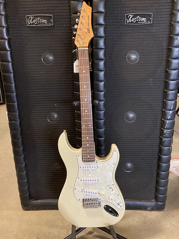 AXL Player Deluxe White | Reverb