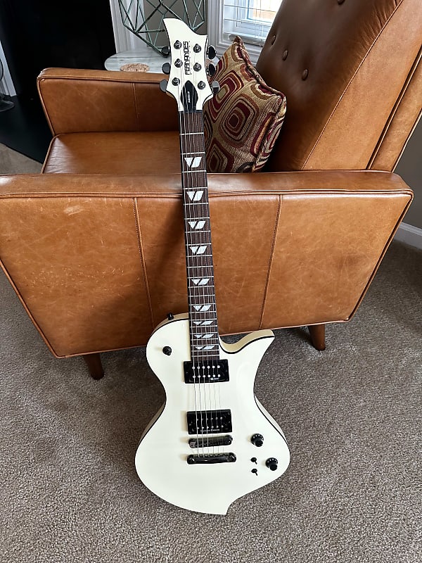 Fernandes Ravelle Deluxe w/ Sustainer 2012 - White | Reverb
