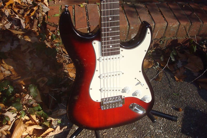 Crescent Strat copy 2000s - red sunburst | Reverb