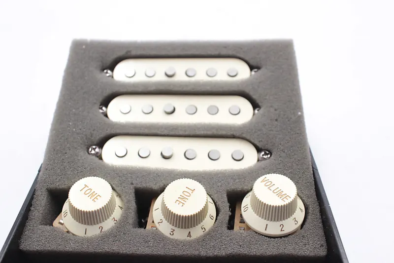 Fender USA Strat White 016730 Pickups (set) w/ Pots & Knobs | Reverb