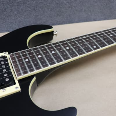 Silvertone SPN-5 Electric Guitar with Dual Humbucker Pickups | Reverb