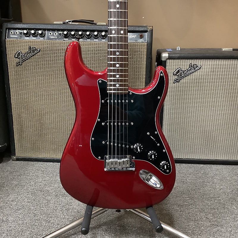 2005 Fender Deluxe Stratocaster Metallic Red | Reverb