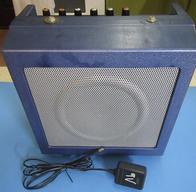 Hisonic Portable battery Amplifier 1990's with new battery - | Reverb