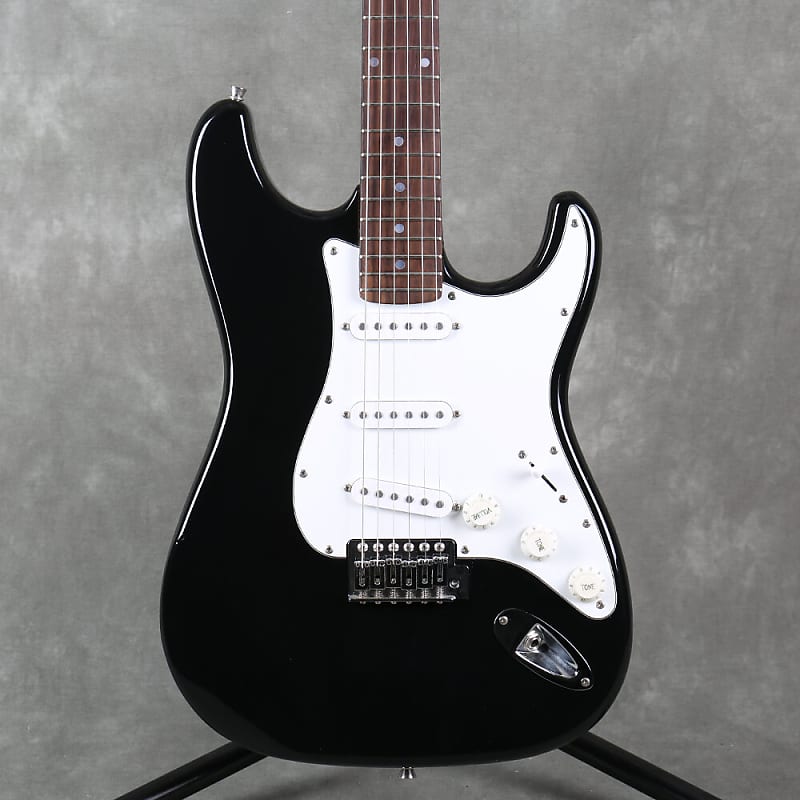Squier Stratocaster - Black - 2nd Hand | Reverb