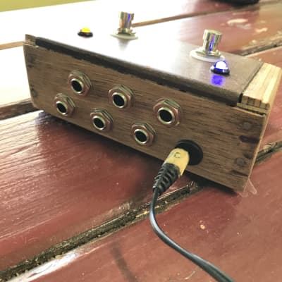 Dual loop True Bypass Looper. Effect Switcher. | Reverb Australia