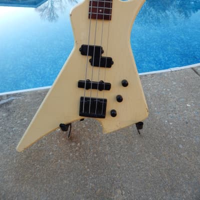 Hamer Scarab Bass 1985 White USA Player | Reverb