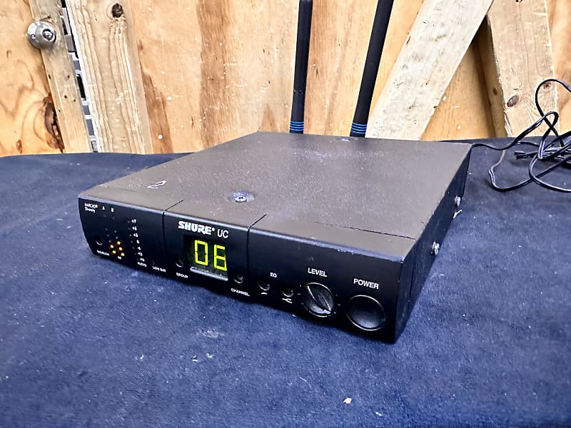 SHURE UC4-UB Wireless Microphone Receiver 692-716 MHz | Reverb