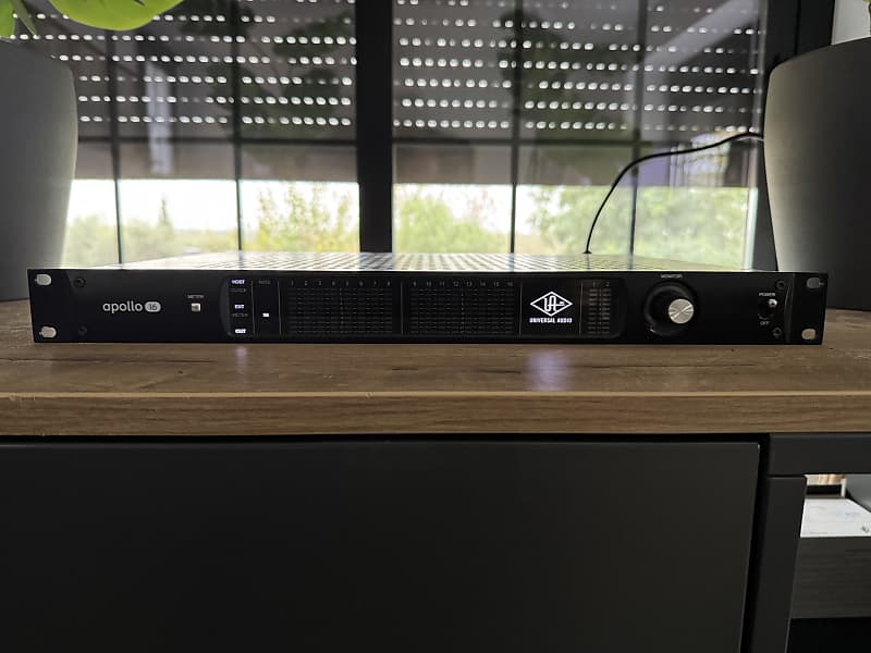 Universal Audio Apollo 16 QUAD Thunderbolt 2 Audio Interface | Reverb