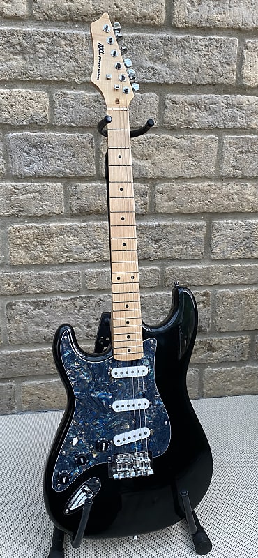 AXL Player Deluxe Strat - Left Handed | Reverb
