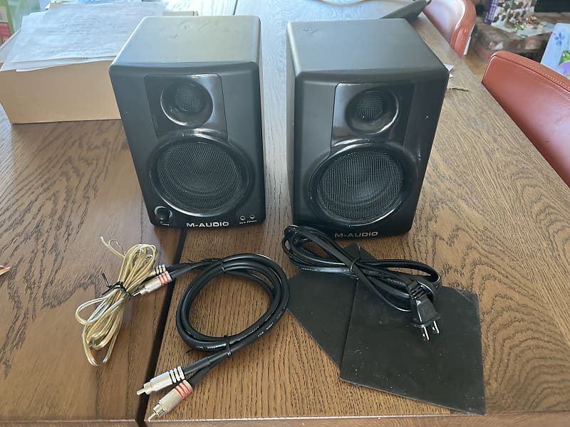 M-Audio Studiophile AV30 Mid 2010 | Reverb