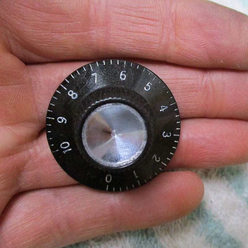 One 1970s Sunn Coliseum Bass / 880 Rogan Bros. knob #4 | Reverb