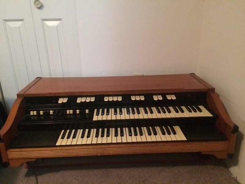 Hammond L143 1968 Cherry | Reverb