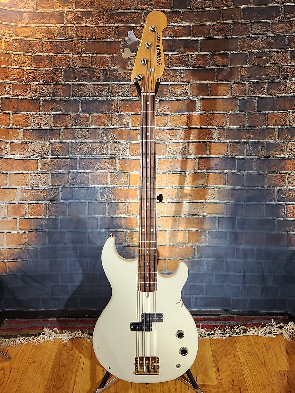 Vintage 1980s Yamaha BB300 4-String Bass | Reverb
