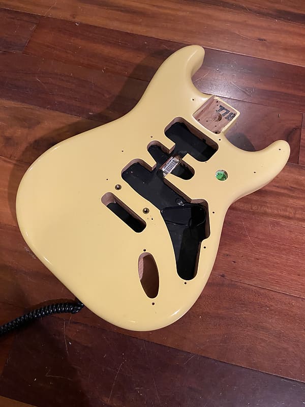 Fender Butter Cream Yellow Player Strat Stratocaster Alder | Reverb