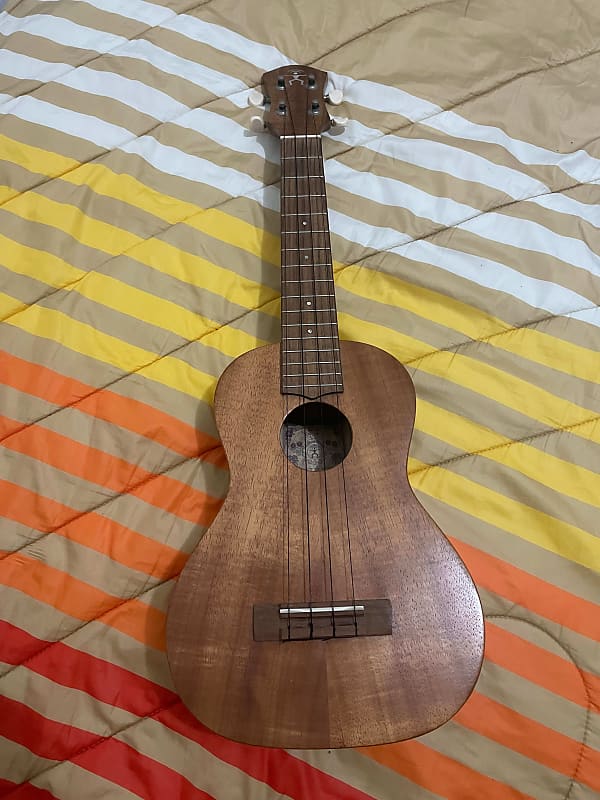 aNueNue Oahu Koa II Concert Ukulele 2010s - Nitrocellulose | Reverb