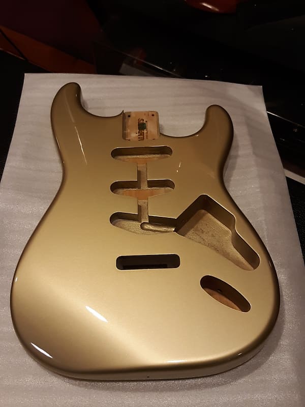 Allparts Fender Licensed Strat body, alder, tremolo Routing - | Reverb