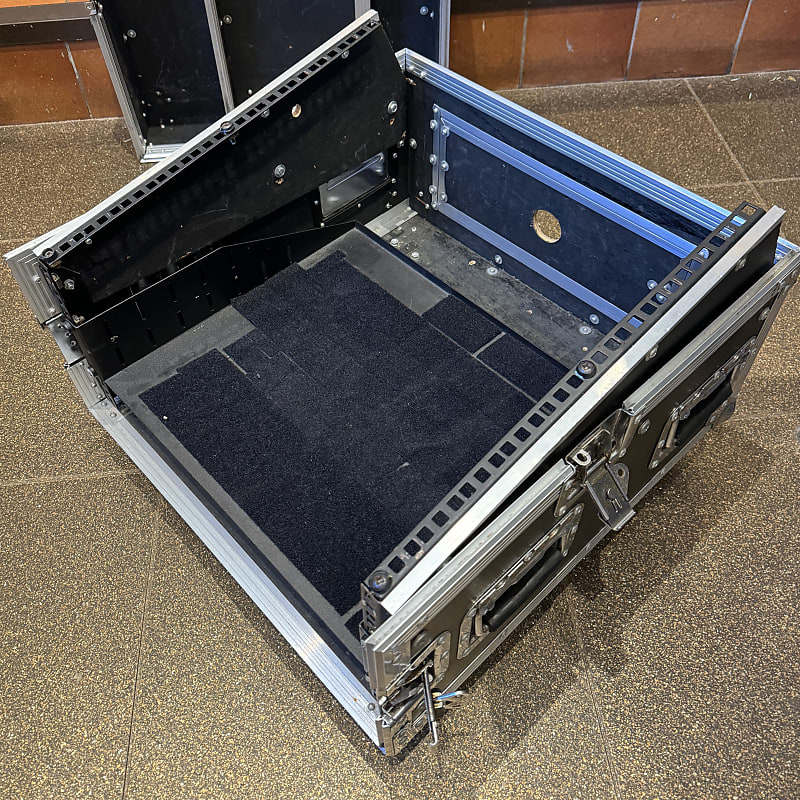 Mixer flight case with caster wheels | Reverb UK