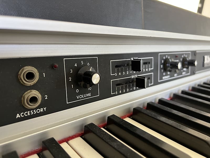 Fender Rhodes | Reverb