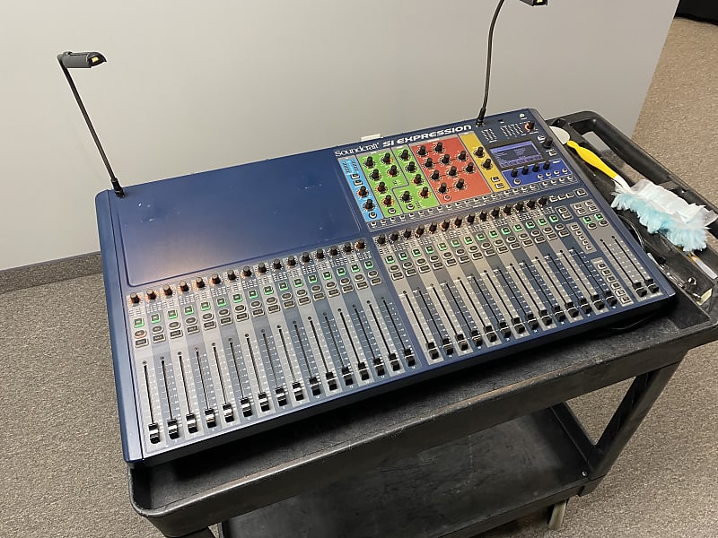 Soundcraft Si Expression 32 channel sound mixer 2015 | Reverb