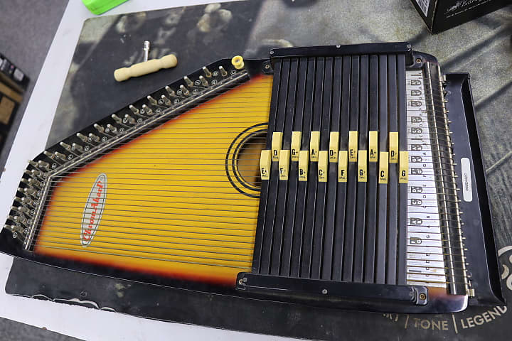 Chromaharp 15 Chord Autoharp - Sunburst | Reverb