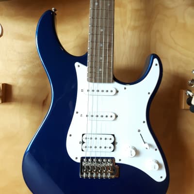 Yamaha Double Cutaway Electric Guitar, White PAC012 WH | Reverb Canada