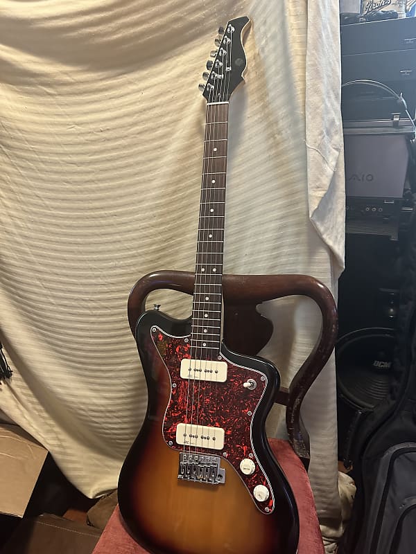 AXL Marquee mjz electric guitarv 2011 - Sunburst | Reverb